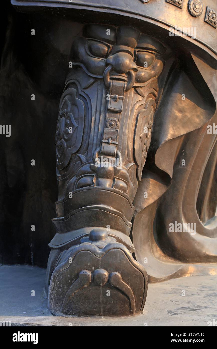Leg armor sculpture Stock Photo - Alamy