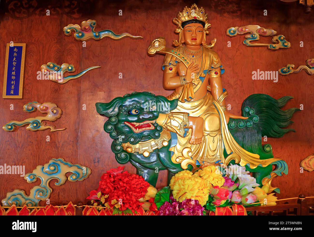 Chinese Temple Buddha sculpture Stock Photo - Alamy