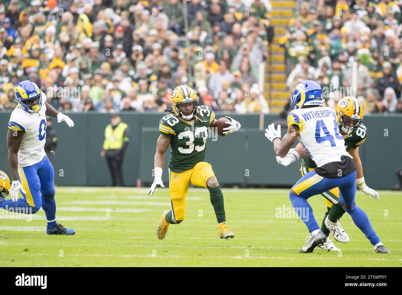 Green Bay, WI, USA. 5th Nov, 2023. Green Bay Packers running back Aaron Jones (33) finds a hole ...