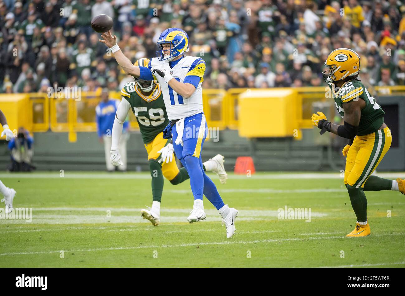 Green Bay, WI, USA. 5th Nov, 2023. Los Angeles Rams quarterback Brett ...
