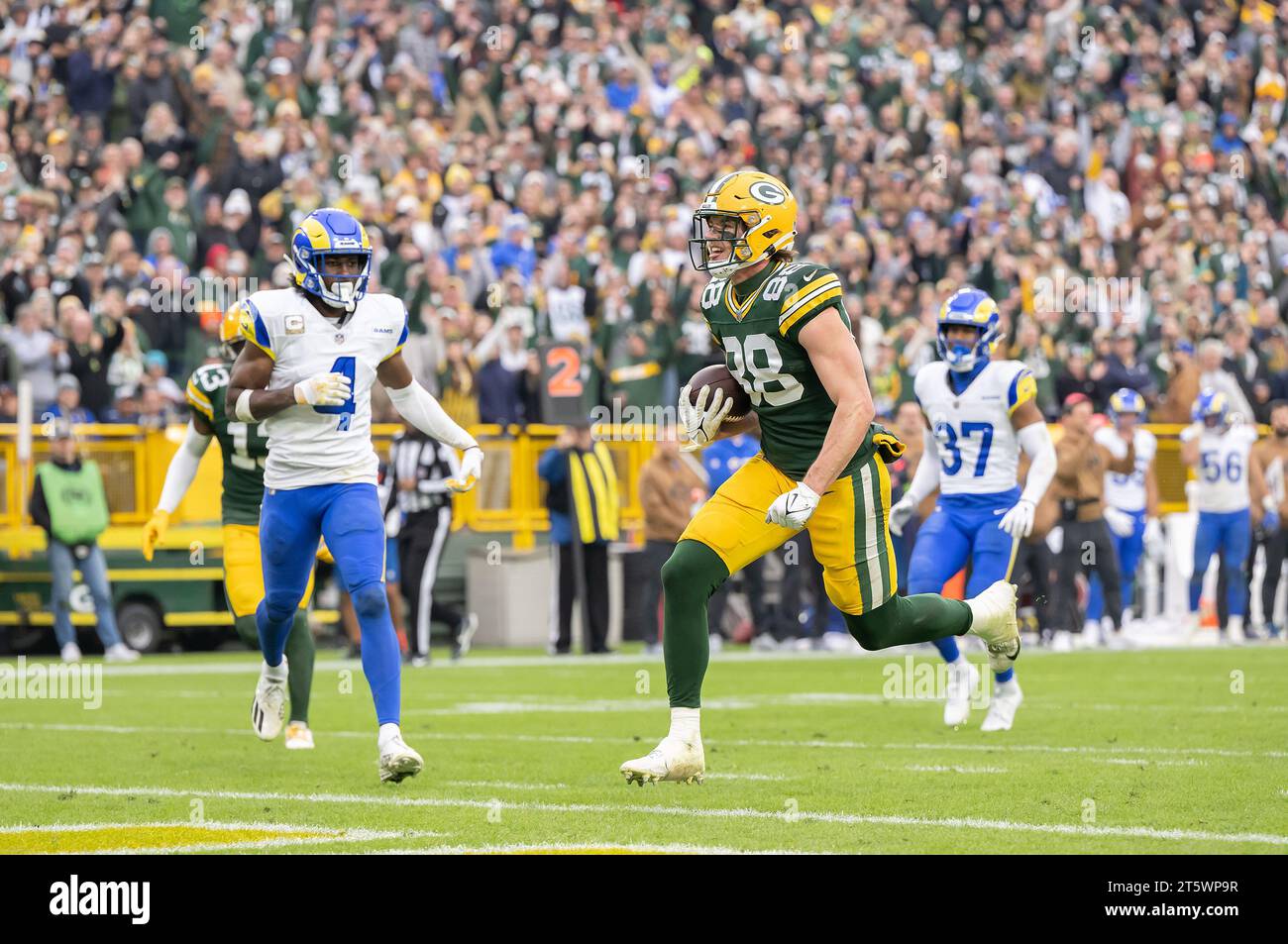 Green Bay, WI, USA. 5th Nov, 2023. Green Bay Packers tight end Luke ...