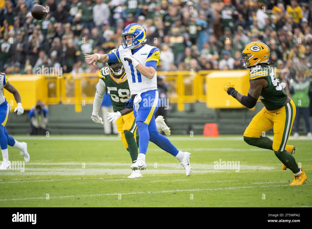 Green Bay, WI, USA. 5th Nov, 2023. Los Angeles Rams quarterback Brett ...