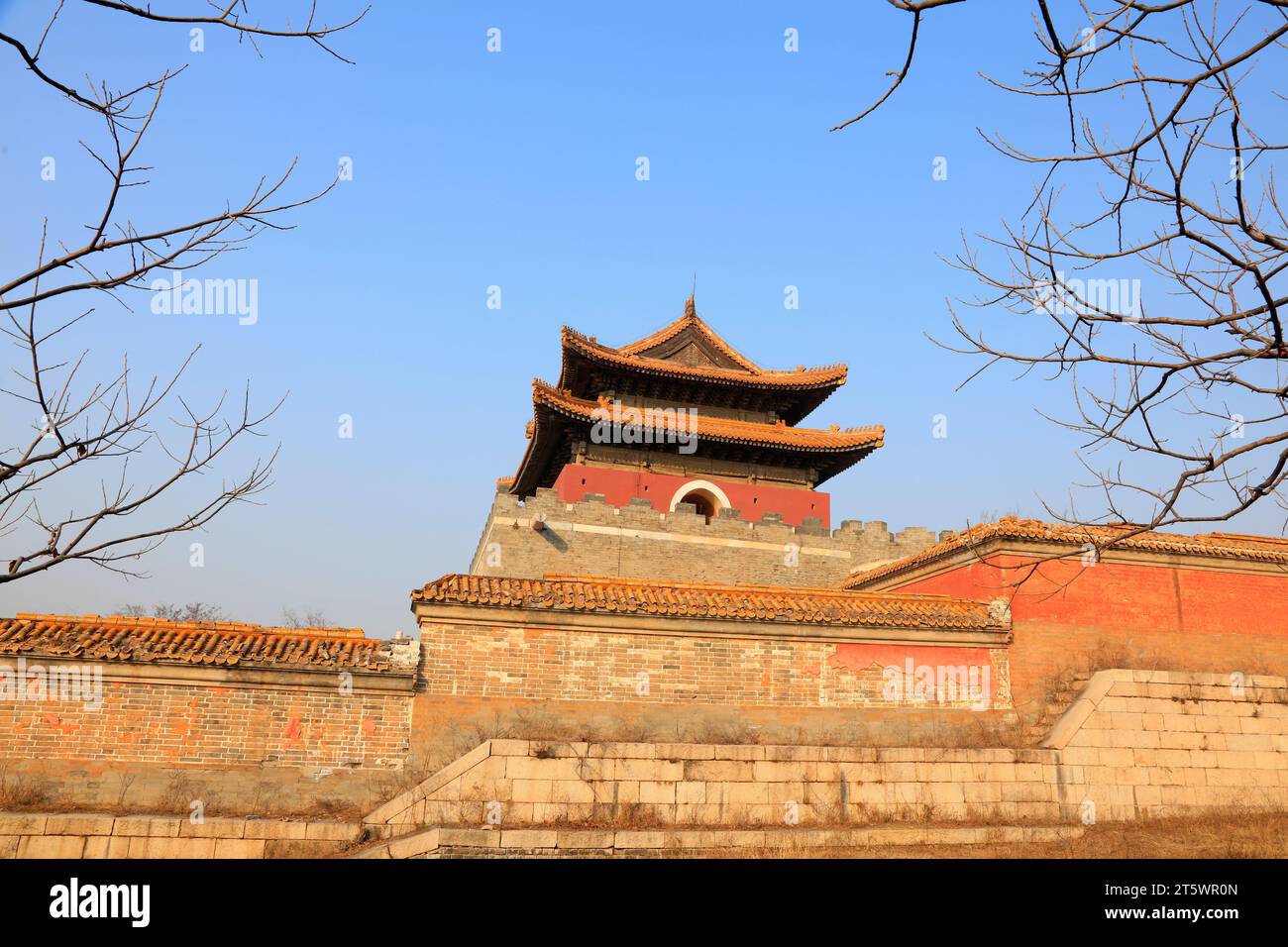 Ancient Chinese traditional architecture Stock Photo - Alamy