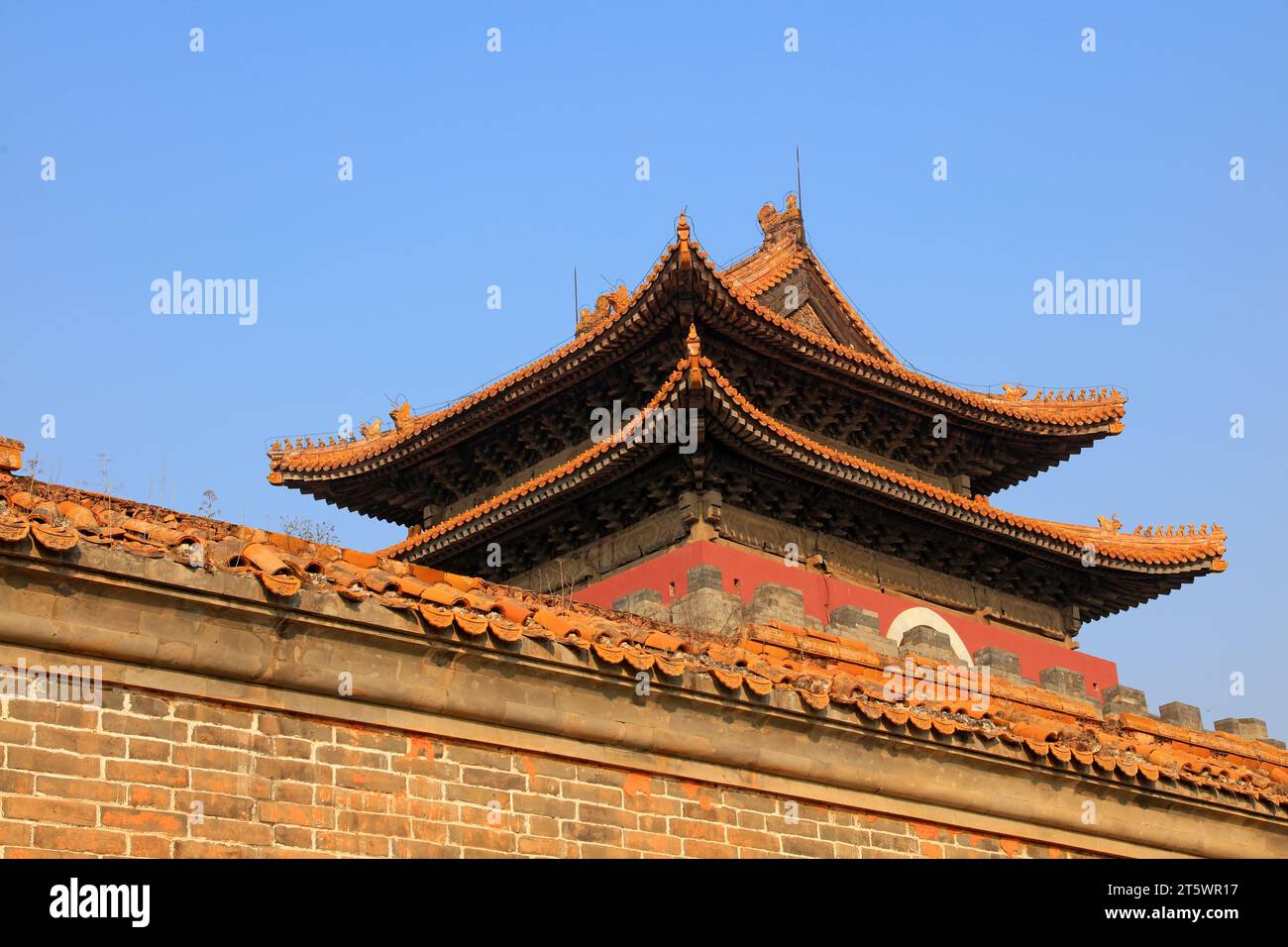 Ancient Chinese traditional architecture Stock Photo - Alamy