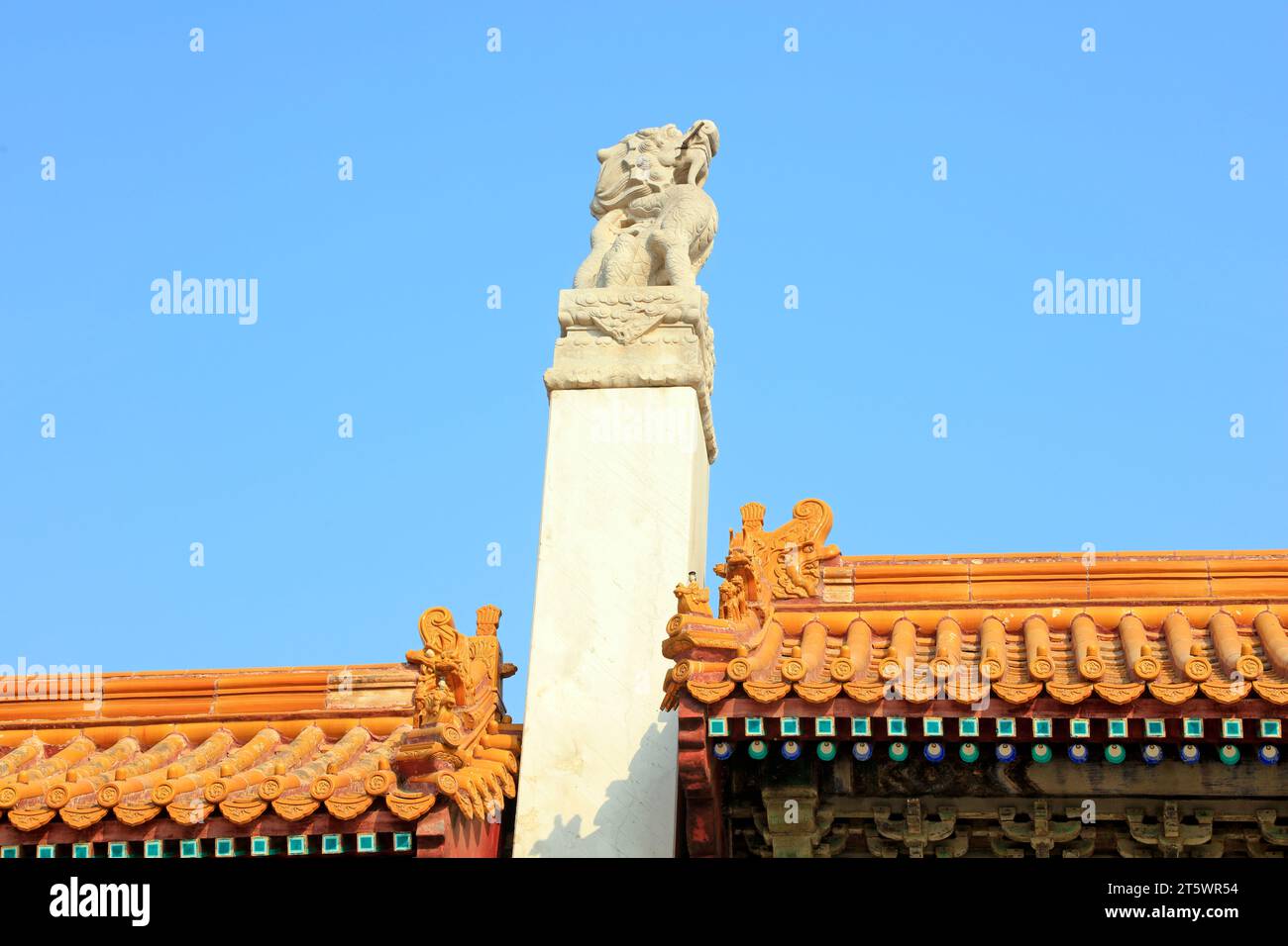 Ancient Chinese traditional architecture Stock Photo - Alamy