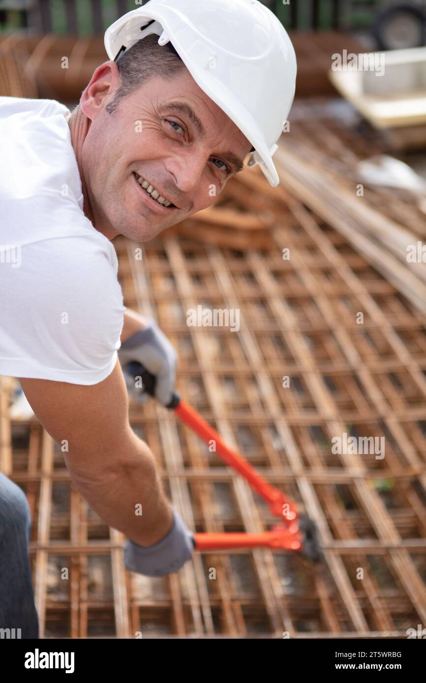 Making net of steel bars hi-res stock photography and images - Alamy