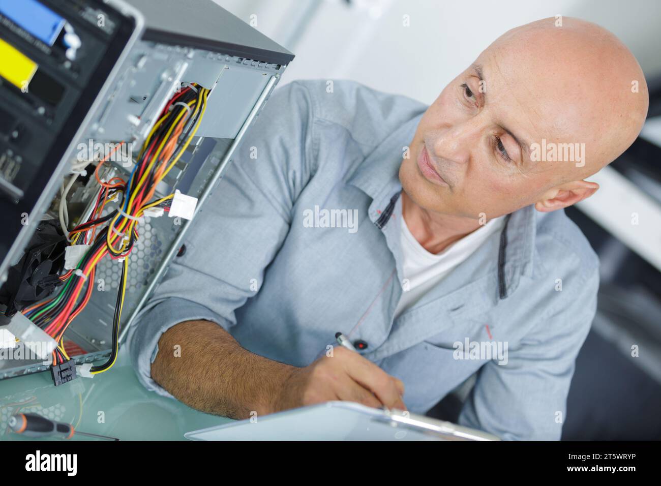 Pc assembling hi-res stock photography and images - Alamy