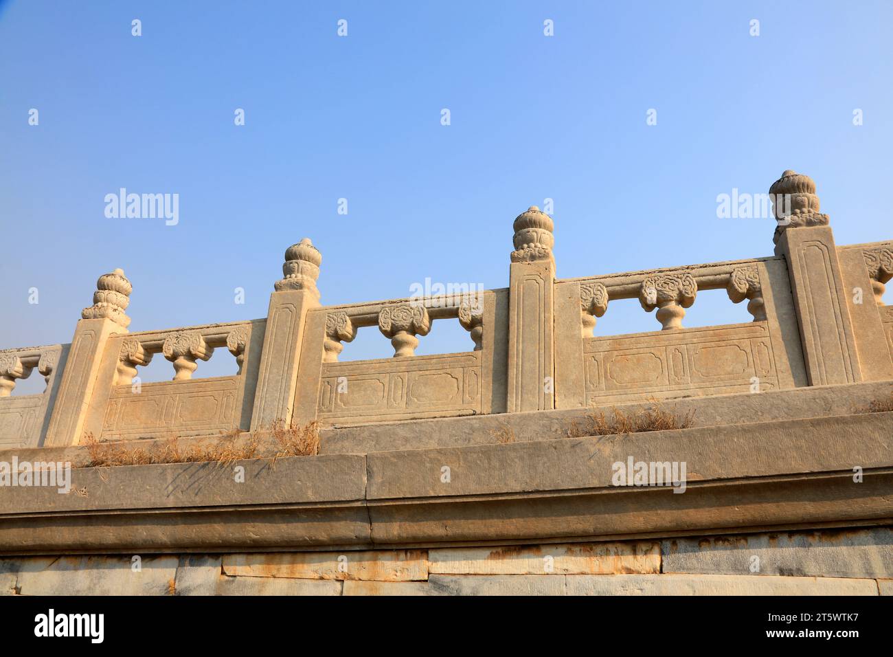 white marble railings arch bridge Stock Photo - Alamy