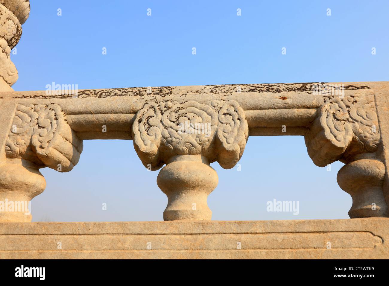white marble railings arch bridge Stock Photo - Alamy