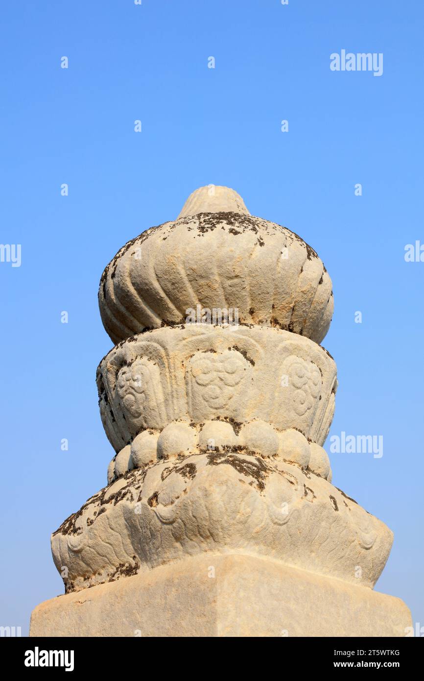 white marble railings arch bridge Stock Photo - Alamy