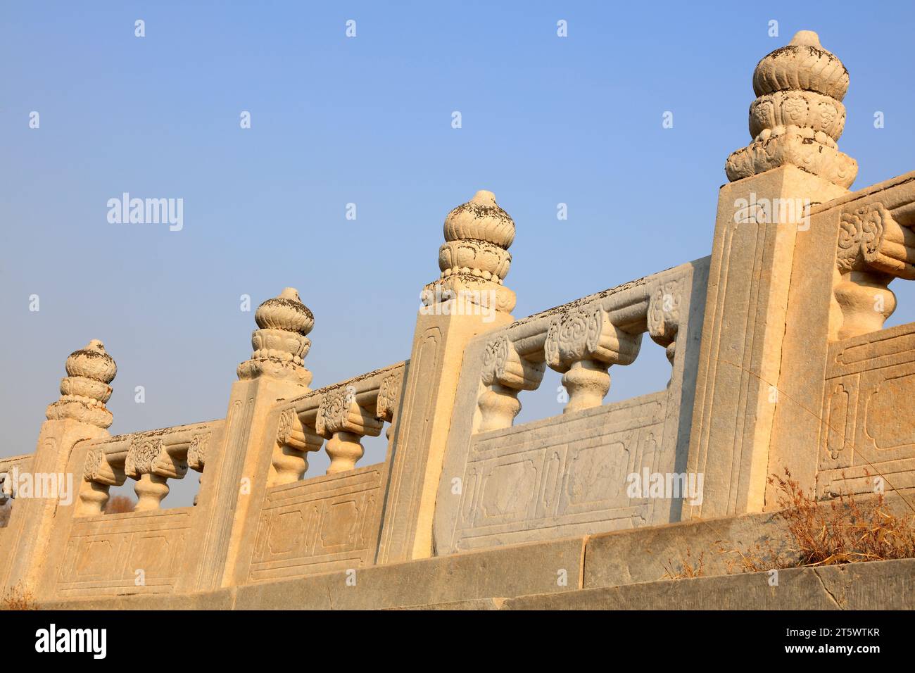 white marble railings arch bridge Stock Photo - Alamy