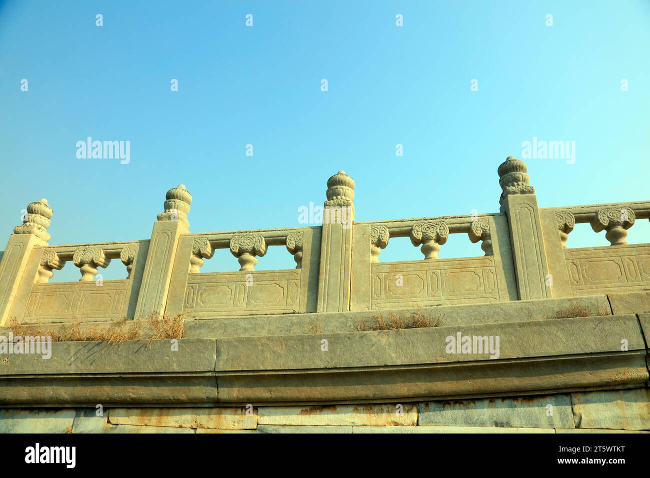 white marble railings arch bridge Stock Photo - Alamy