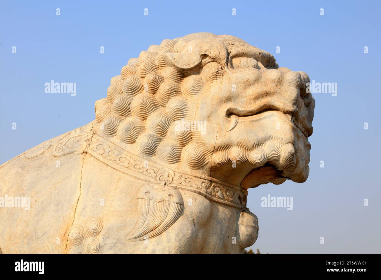 Chinese ancient lion sculptures Stock Photo - Alamy