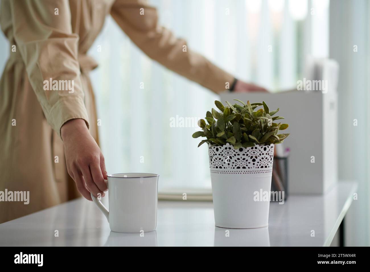 New employee taking out hi-res stock photography and images - Alamy