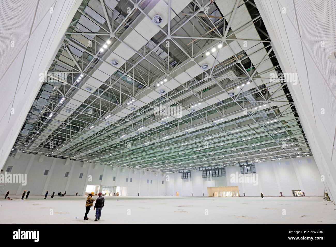 steel structure geometry construction in a hall Stock Photo - Alamy