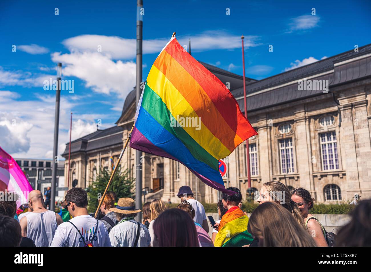 Beim Christopher Street Day weht eine Beim Christopher Street Day weht eine