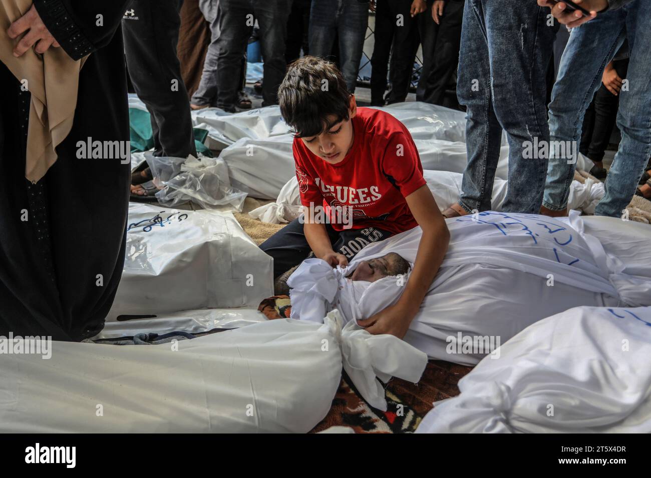 Rafah, Palestinian Territories. 07th Nov, 2023. A Palestinian child ...