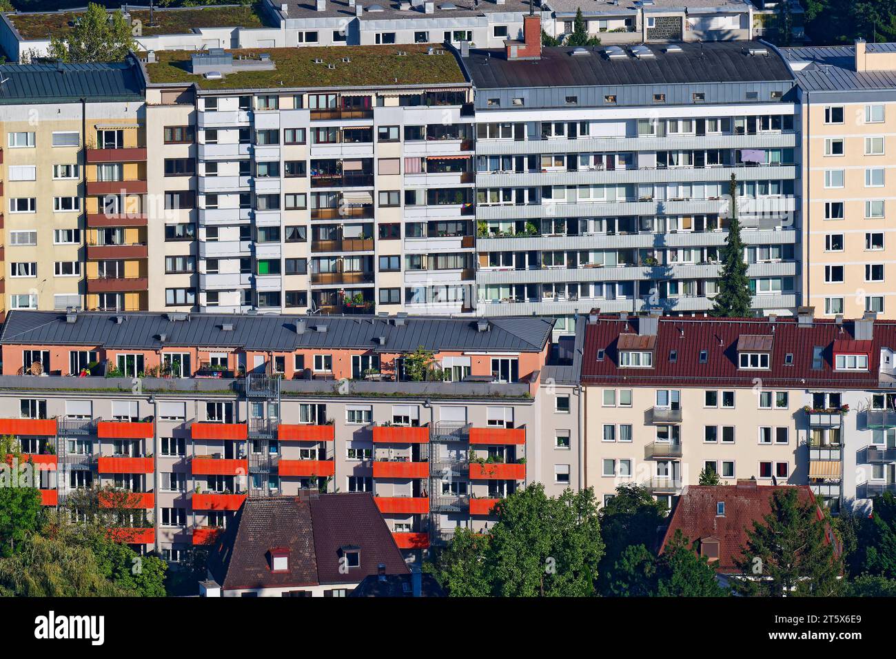 Wohnen in der Stadt. Begehrter Wohnraum in München. München Bayern ...