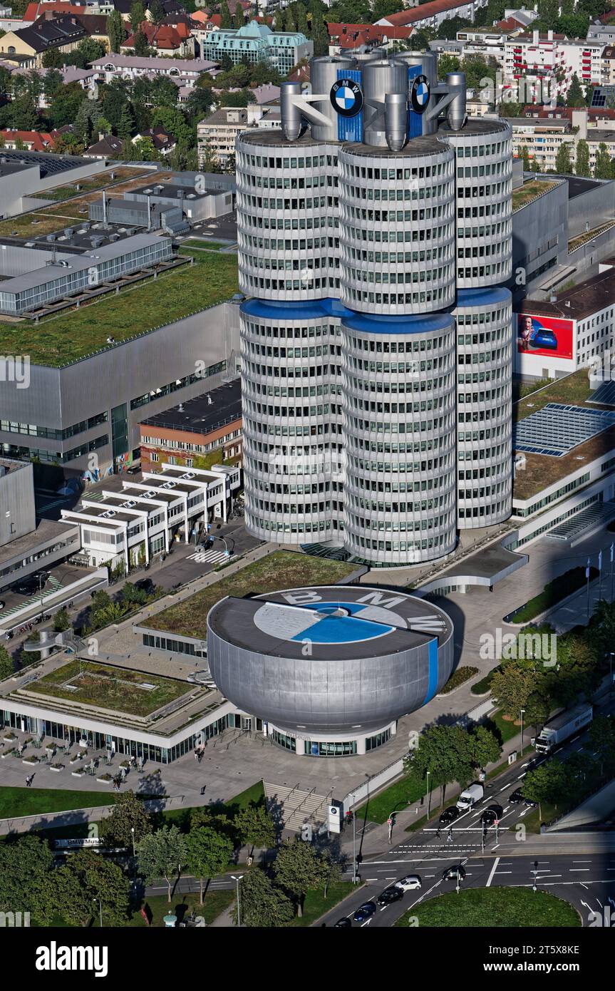 Der BMW-Turm. Der BMW-Vierzylinder, das Hauptverwaltungsgebäude des ...