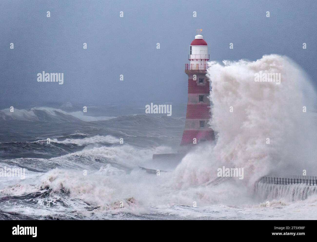 Massive 60ft wave hits Roker Pier and Lighthouse in Sunderland during ...
