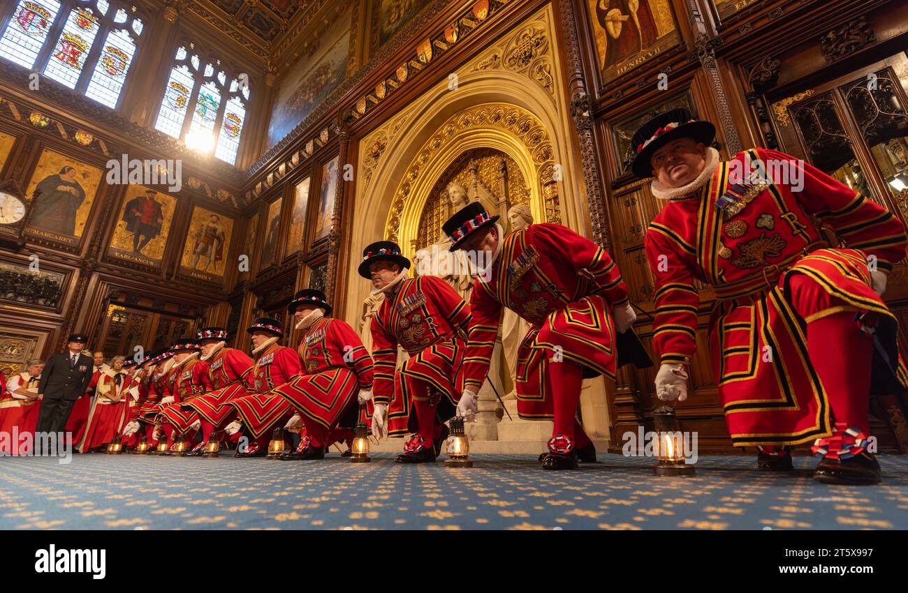Kings bodyguard of yeomen of the guard hi-res stock photography and ...