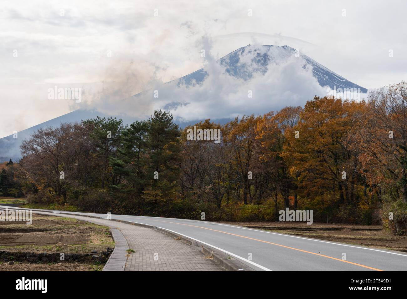 Fujiyoshida, Yamanashi Prefecture, Japan. 6th Nov, 2023. Clouds roll ...