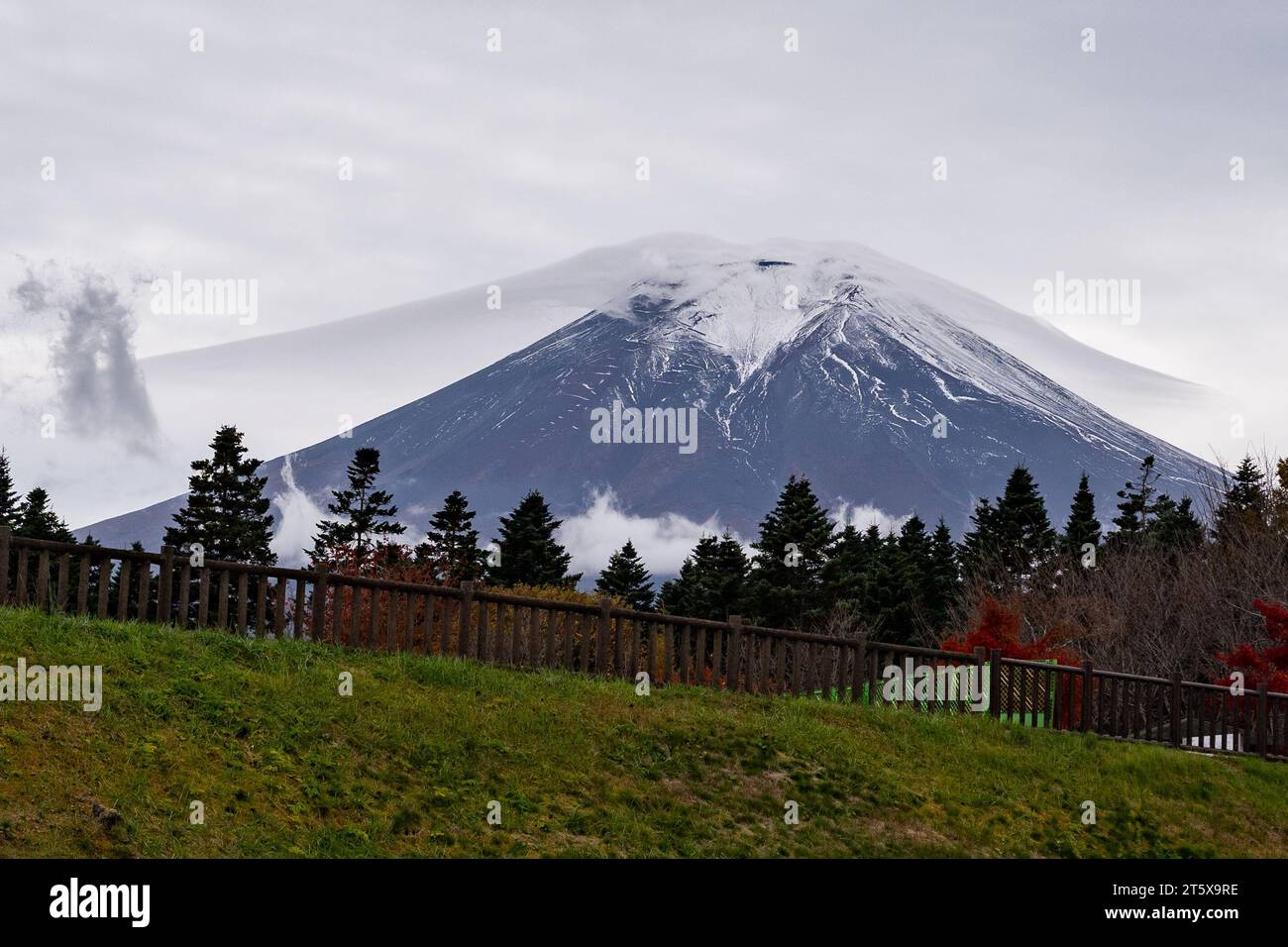 Fujiyoshida, Yamanashi Prefecture, Japan. 6th Nov, 2023. Clouds roll ...