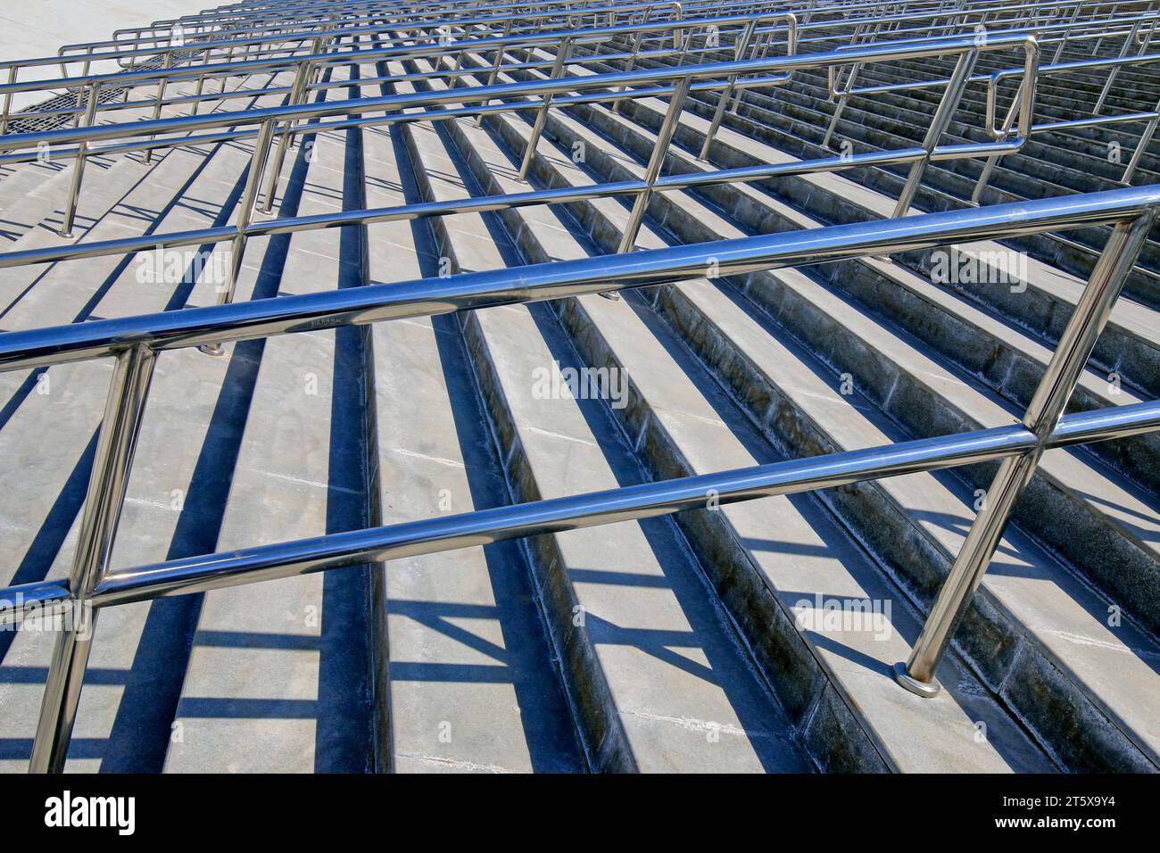 Steel railings hi-res stock photography and images - Alamy