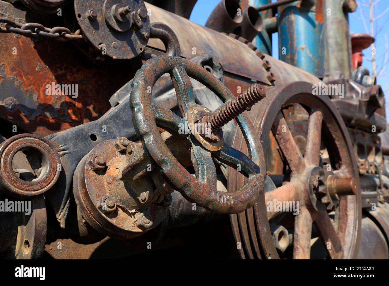 Metal tools gear components hi-res stock photography and images - Alamy