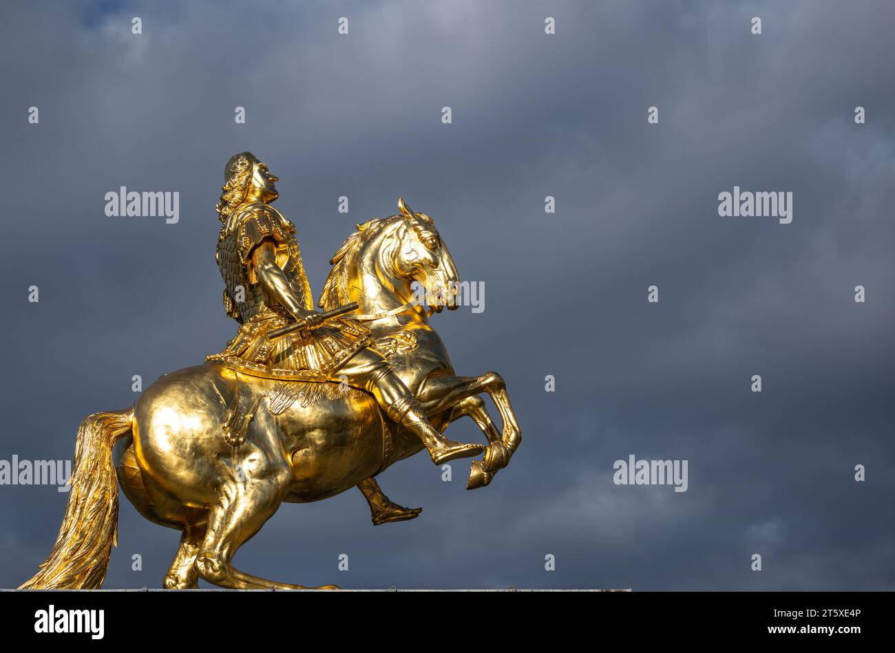 Dresden, Germany. 07th Nov, 2023. In the morning, the sun shines on the ...