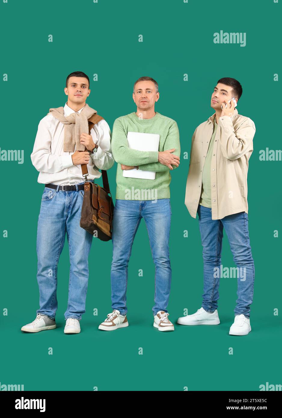 Men waiting in line hi-res stock photography and images - Alamy