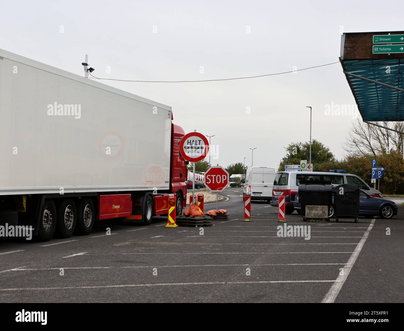 Random checks hi-res stock photography and images - Alamy