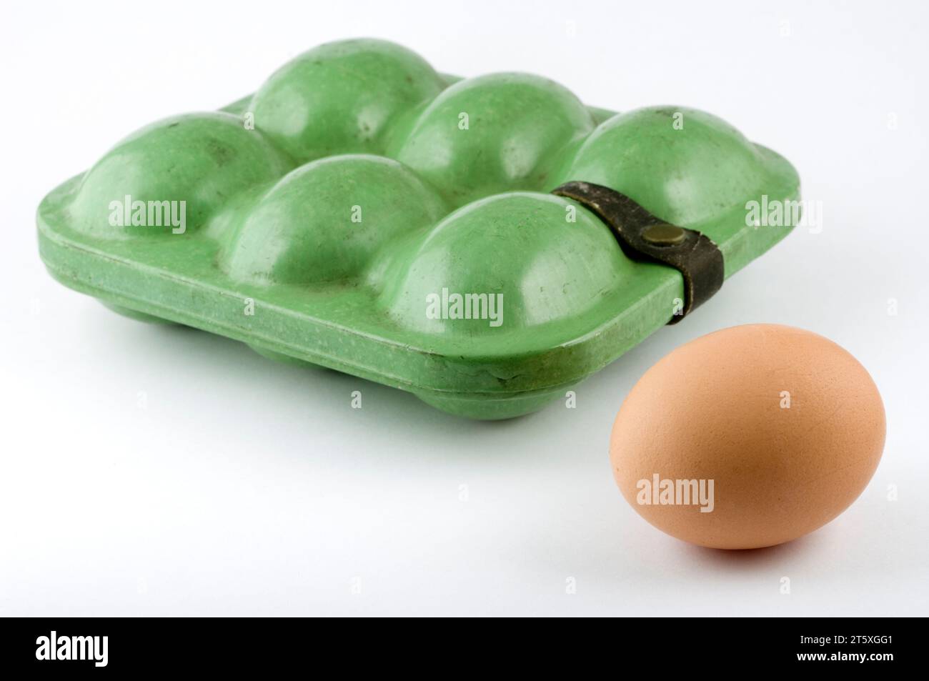 Vintage 1950s Metal Egg Box Stock Photo - Alamy