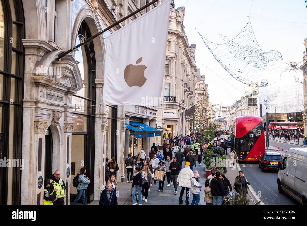 LONDON, OCTOBER 6, 2023: Apple Store on Regent Street and crowds of ...