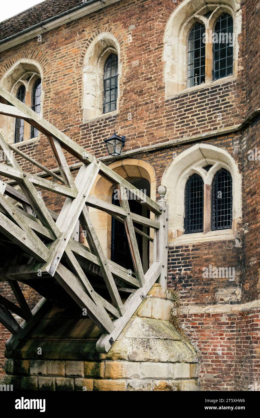 South face of Mathematical bridge (Queen's bridge) from the river Cam ...