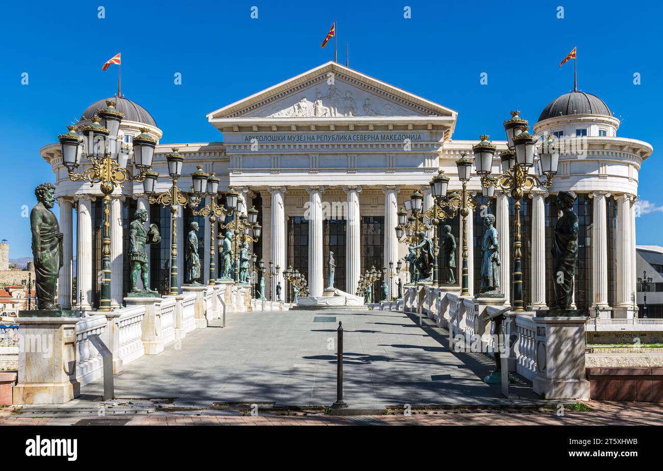 Eye bridge sculptures hi-res stock photography and images - Alamy