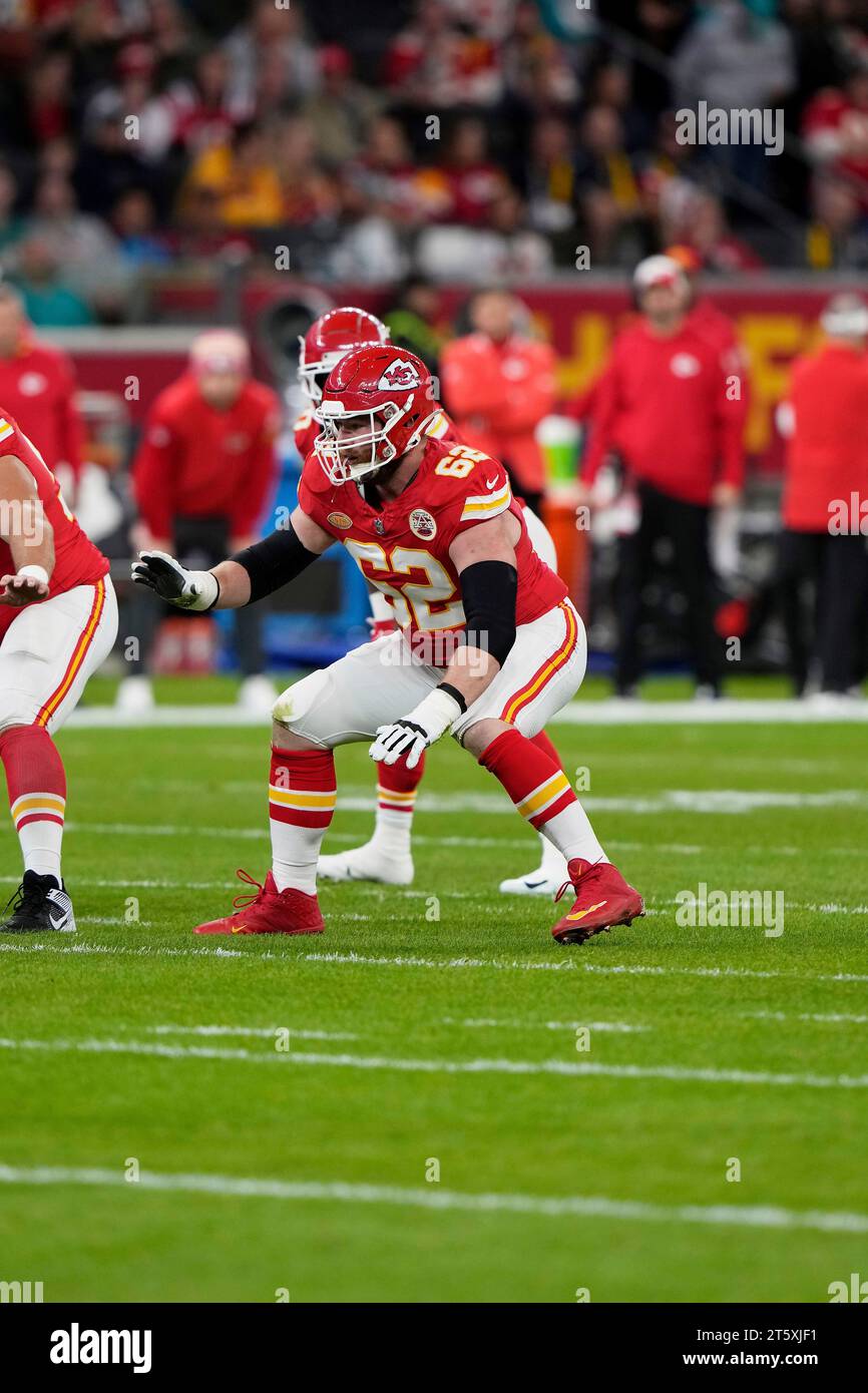 Kansas City Chiefs offensive lineman Joe Thuney (62) blocks against the ...
