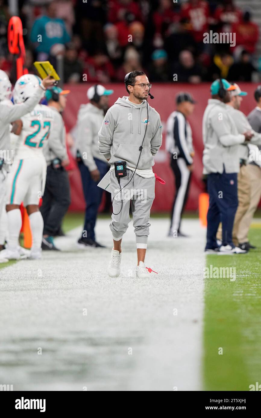 Miami Dolphins head coach Mike McDaniel stands on the sidelines while ...