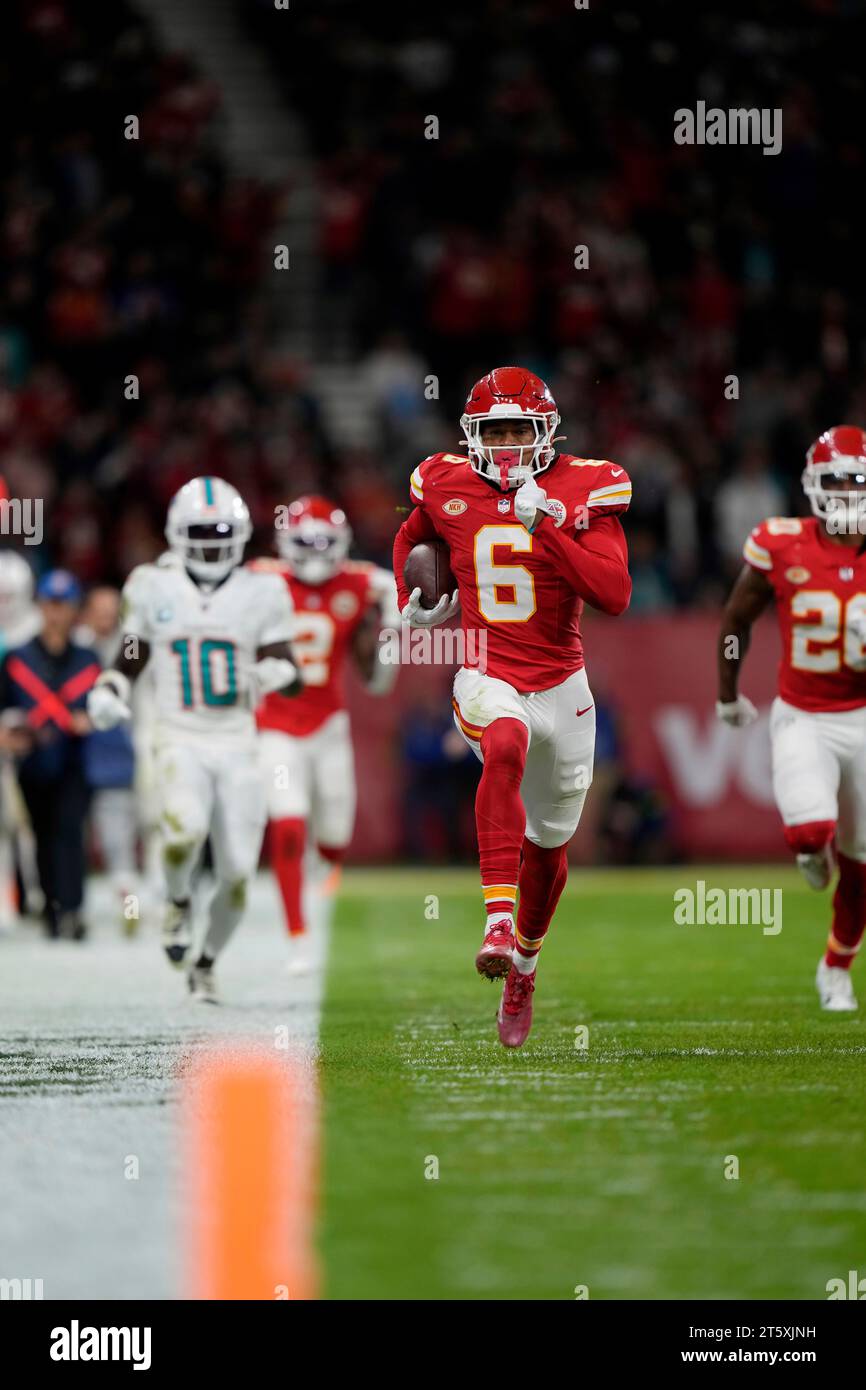 Kansas City Chiefs safety Bryan Cook (6) returns a fumble by Miami ...