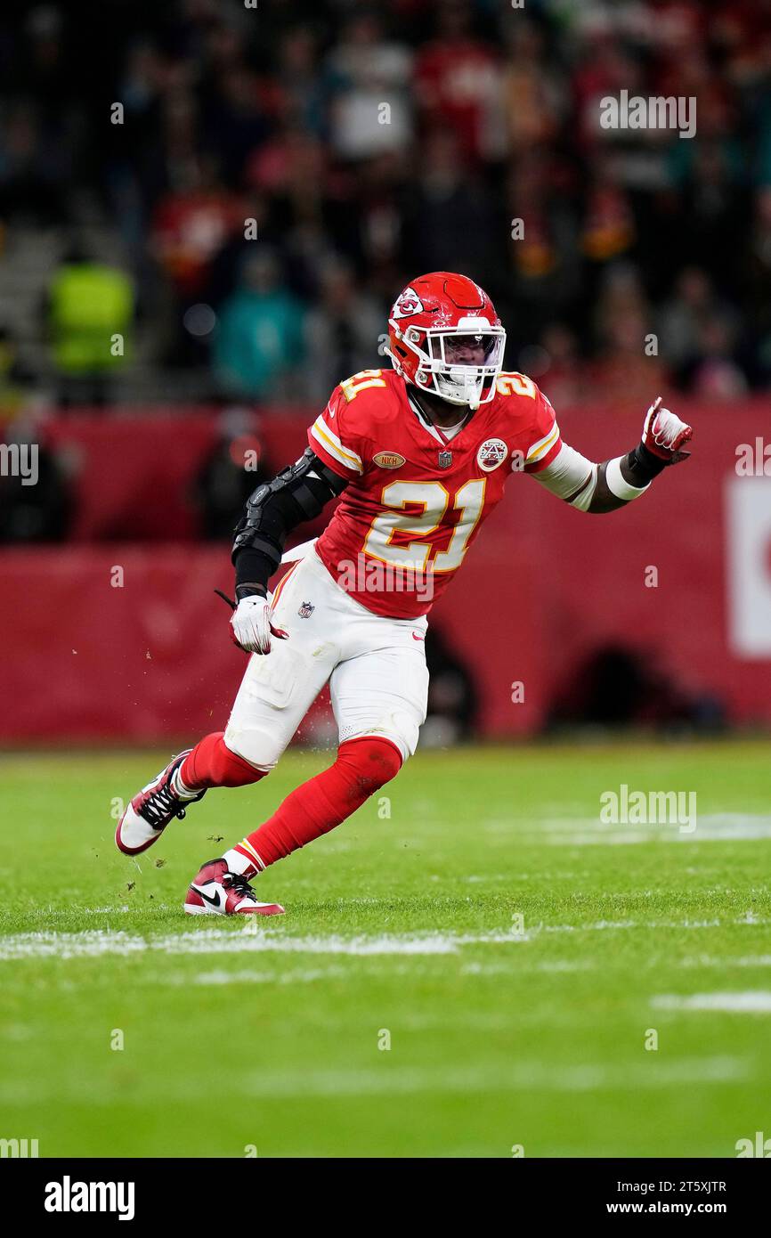 Kansas City Chiefs safety Mike Edwards (21) drops into coverage against ...