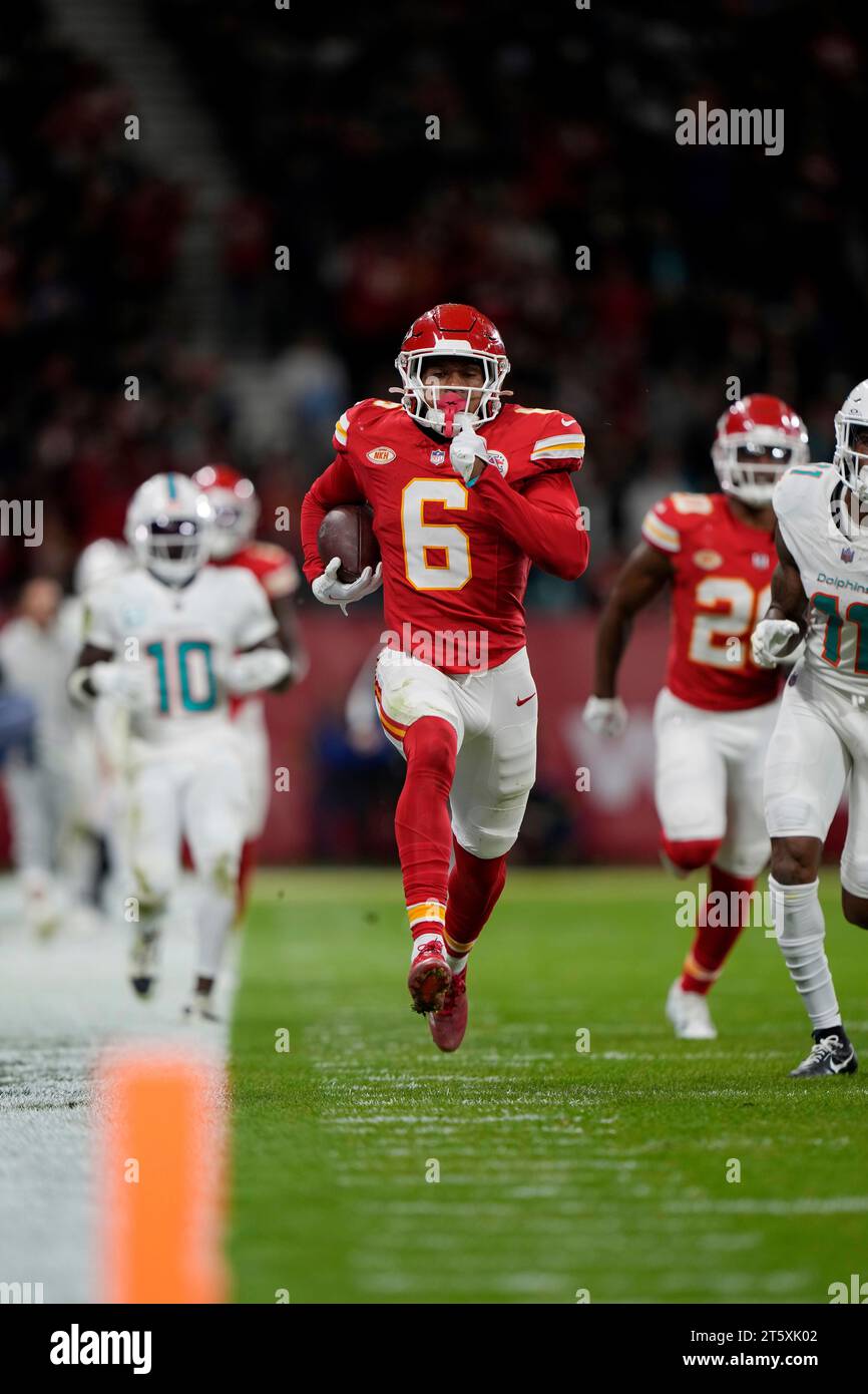 Kansas City Chiefs safety Bryan Cook (6) returns a fumble by Miami ...