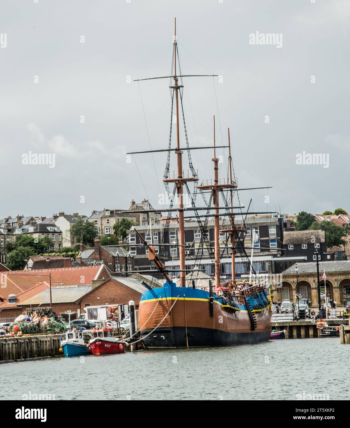 Crow's nest boats hi-res stock photography and images - Alamy