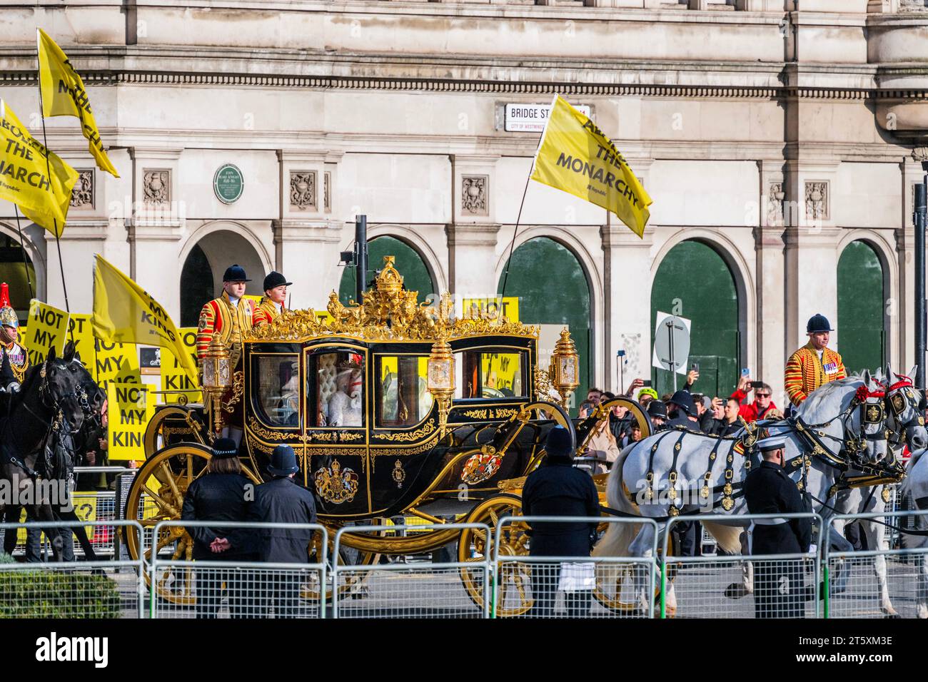 London, UK. 7th Nov, 2023. Not my King protesters wave flags and shout ...