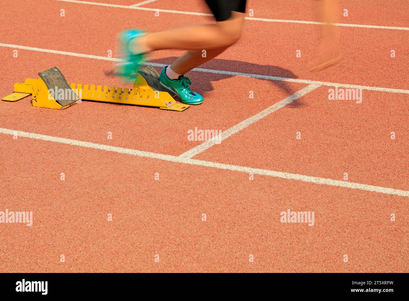 starting block and short distance runner Stock Photo - Alamy
