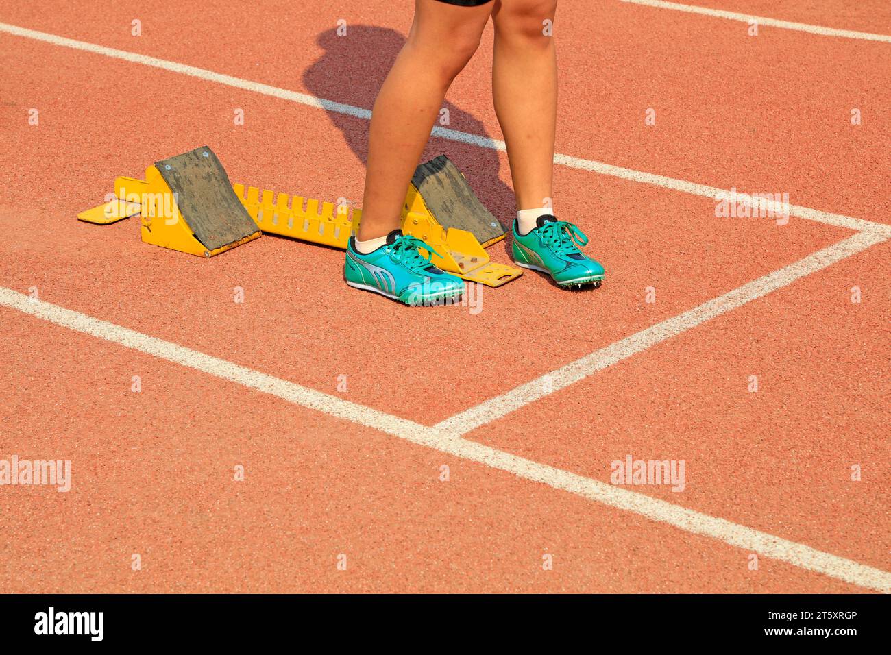 starting block and short distance runner Stock Photo - Alamy