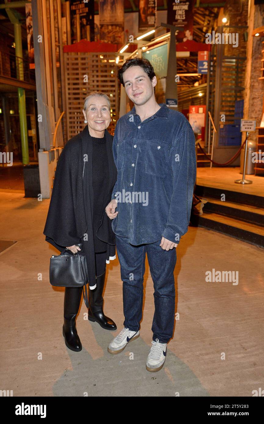 Inga Maren Otto mit Neffe Jonathan Bernstein bei der Premiere JOYLAND ...