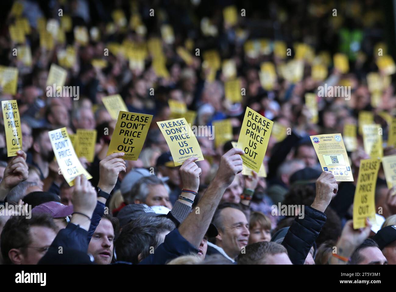 Premier league ticket price protest hi-res stock photography and images ...