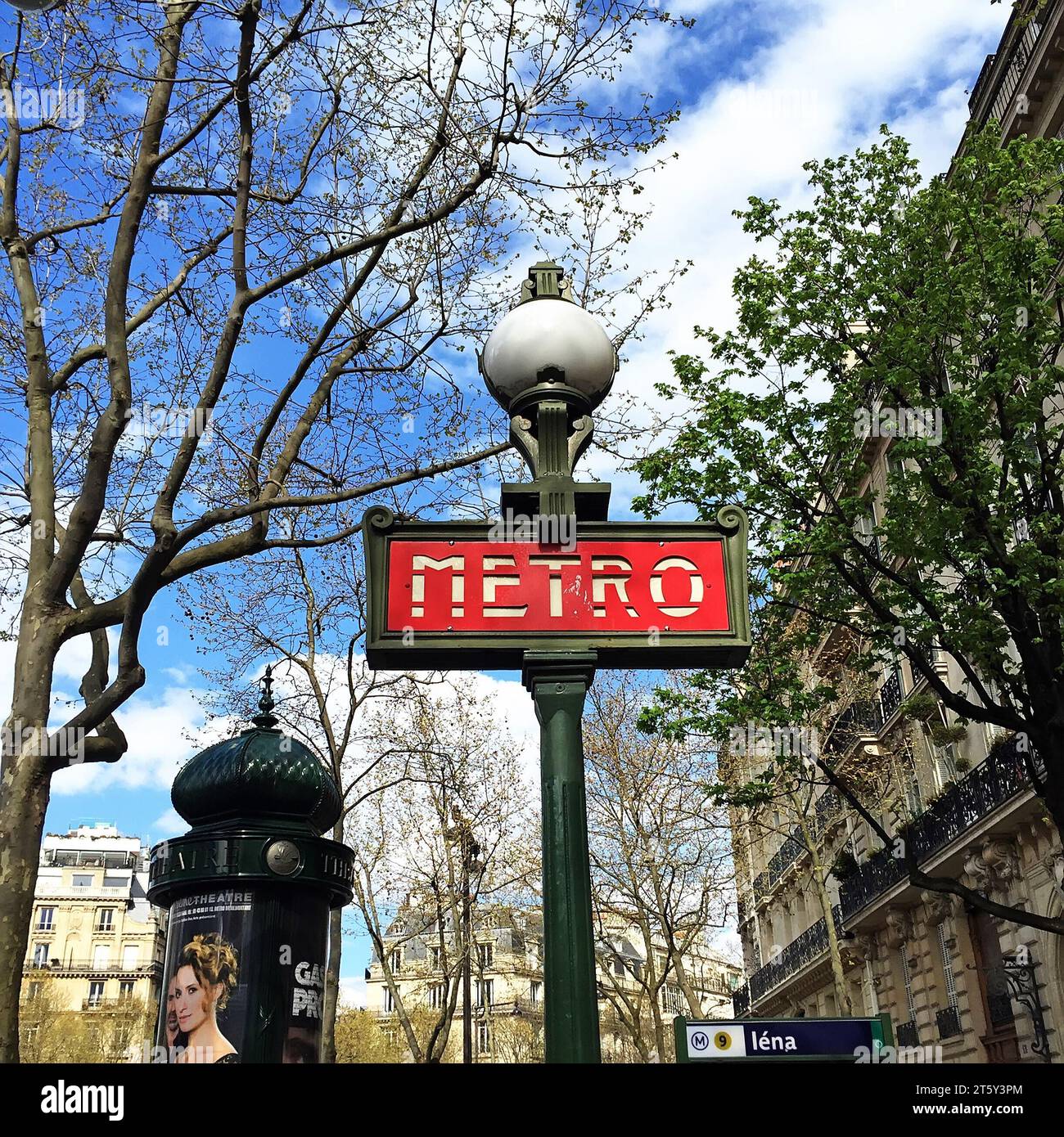 Bus stop france sign hi-res stock photography and images - Alamy