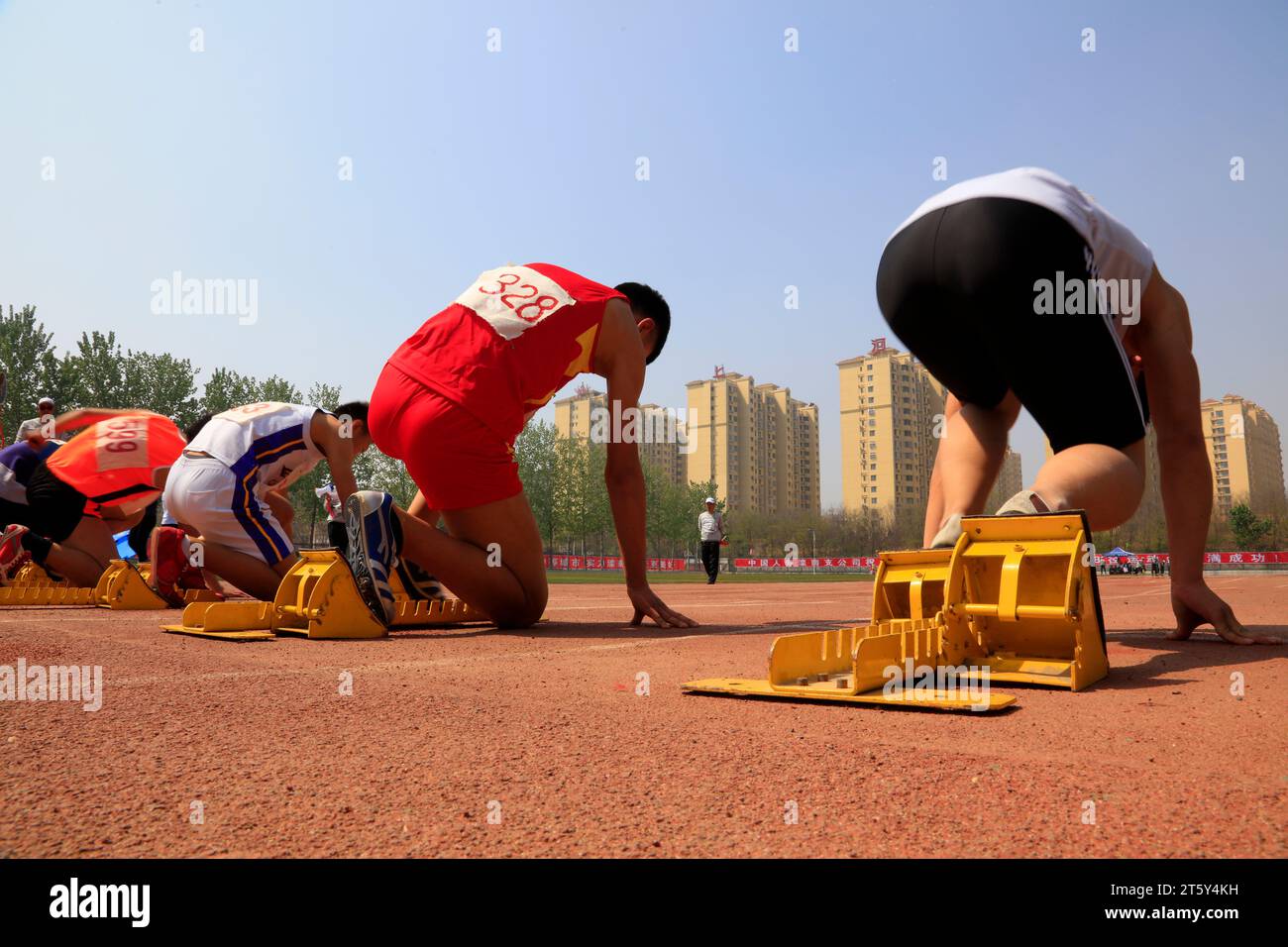 Sprinter's preparatory position Stock Photo - Alamy
