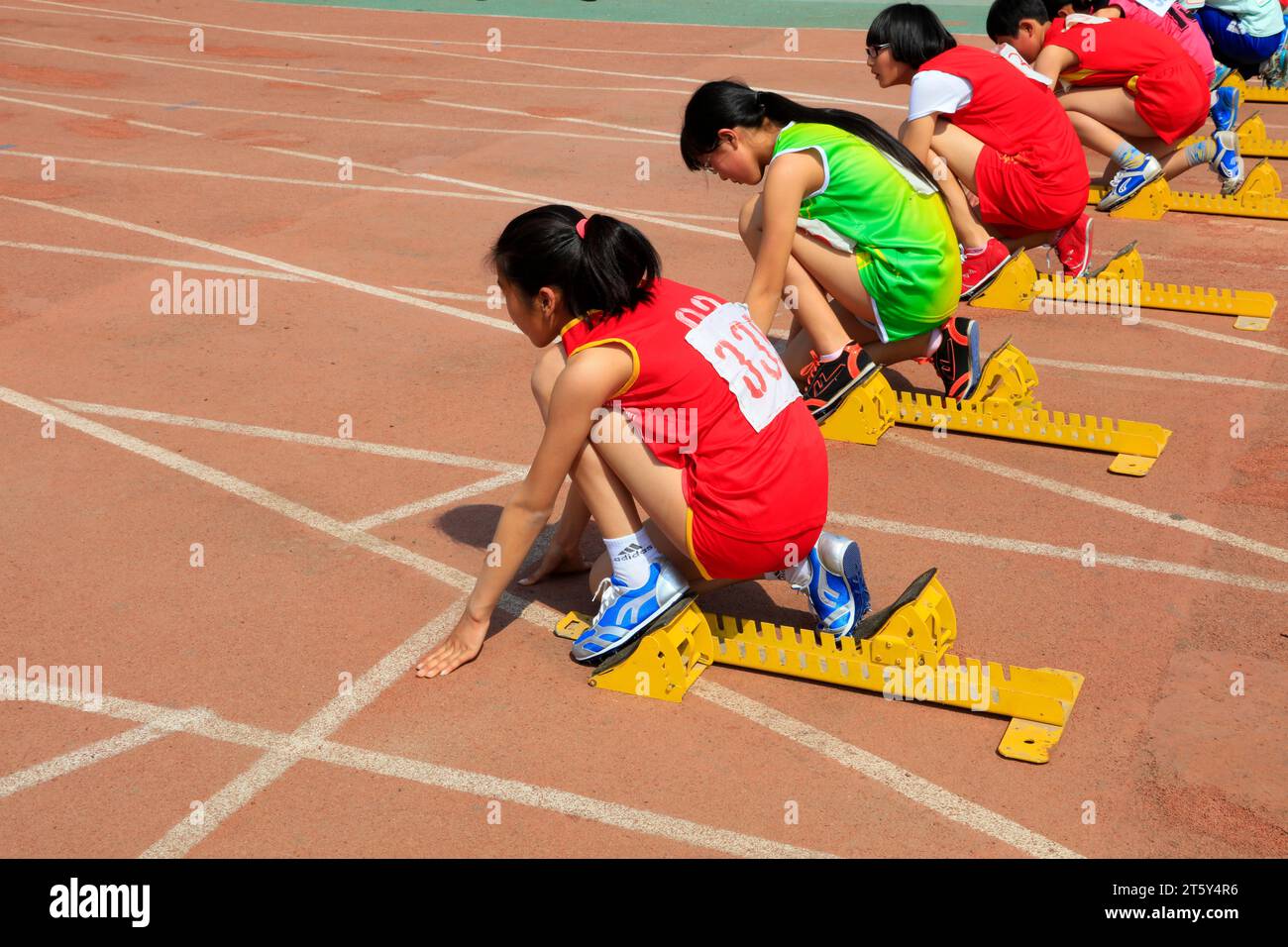 Sprinter's preparatory position Stock Photo - Alamy